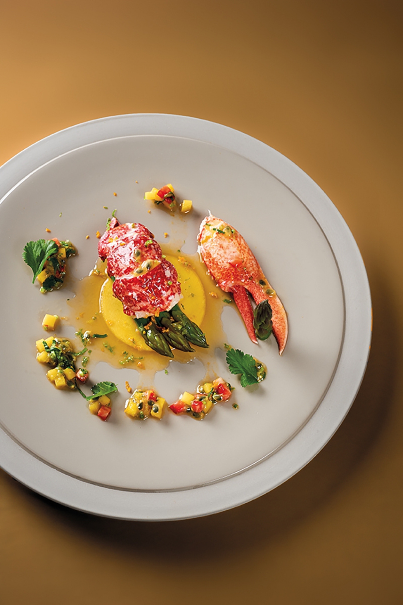 Homard bleu mariné à l’orange et piment d’Espelette, asperges vertes ...