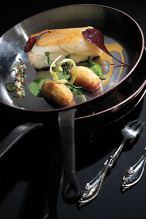 TRONÇON DE TURBOT PIQUÉ AUX AIGUILLES DE ROMARIN, FONDUE DE POUSSES ...