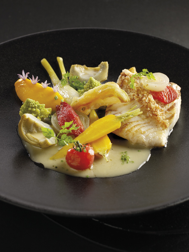 Filet de turbot poêlé aux petits artichauts et crème de carotte ...